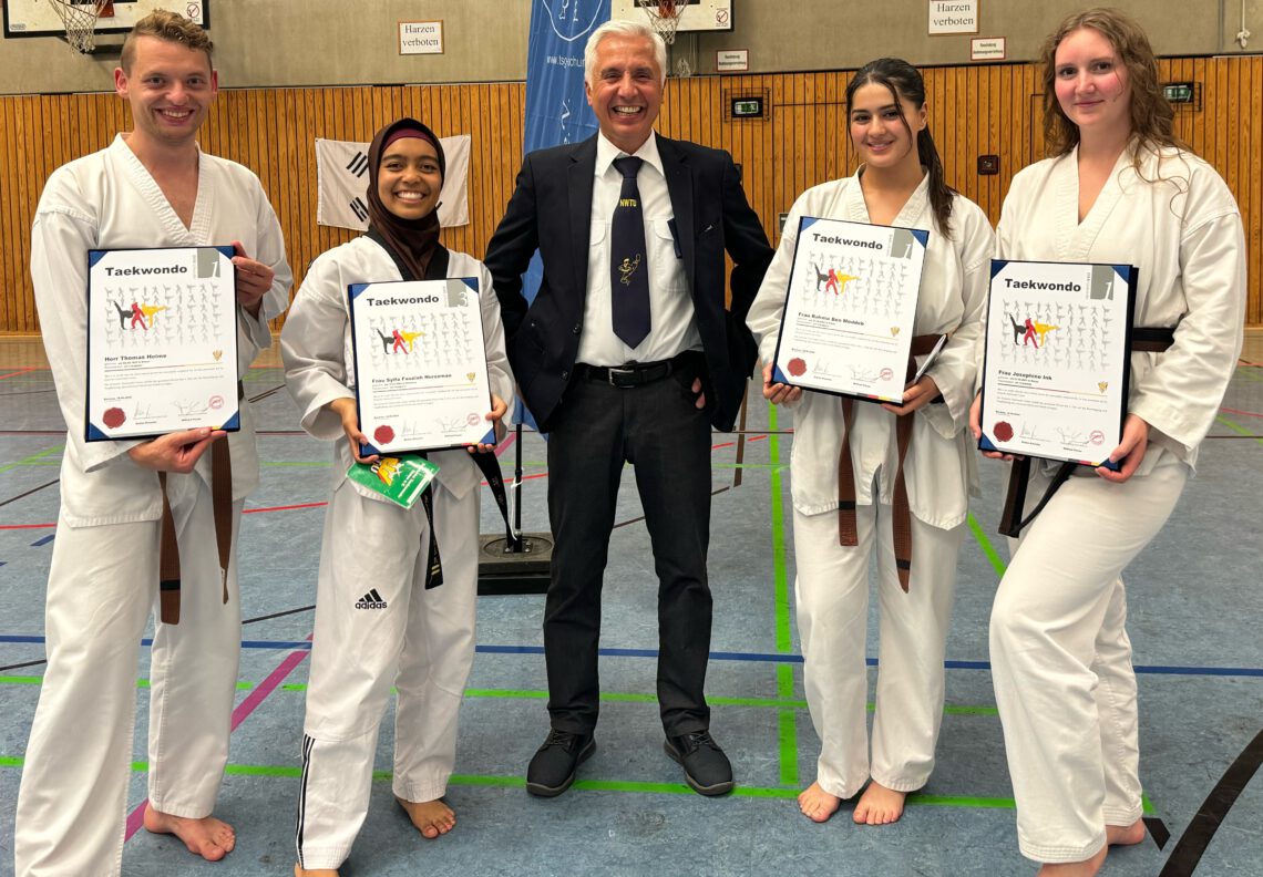 Erfolgreiche Teilnehmer der Landesdanprüfung im Taekwondo in Bochum ...